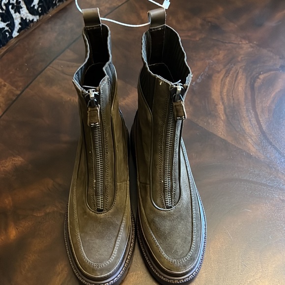 Sam Edelman | Shoes | Sam Edelman Leone Lug Sole Chelsea Boot | Poshmark